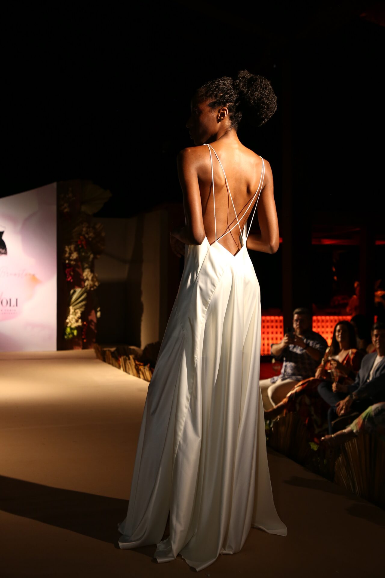 Estilista Lethicia Bronstein reúne vestidos de noivas famosos em ...